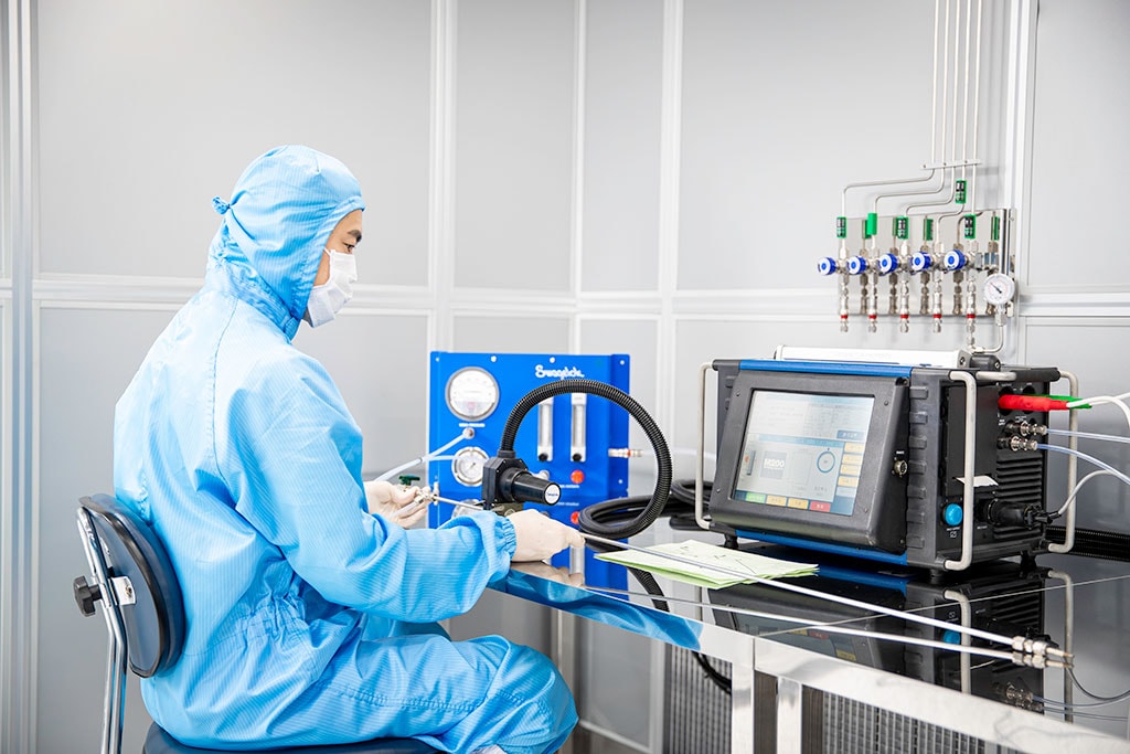 Ultrahigh-Purity Manufacturing and Cleanliness Standards | Swagelok